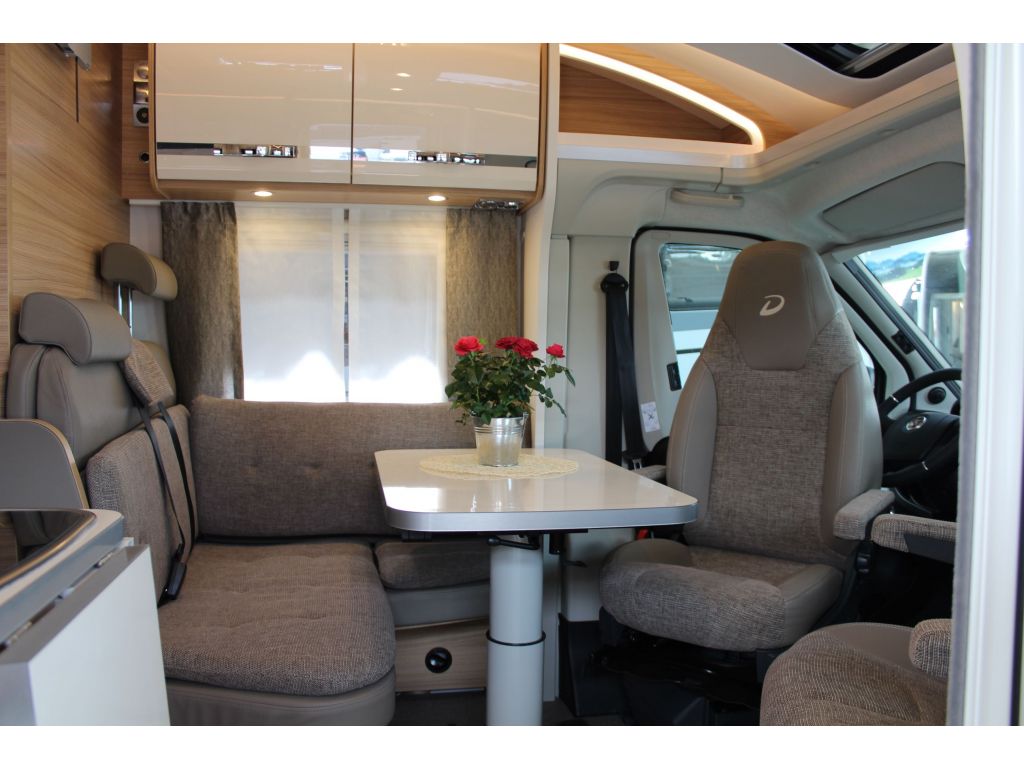 Low Profile Motorhome DETHLEFFS Globebus T1 modelo 2019 in Sale Occasion - Yakart Motorhomes