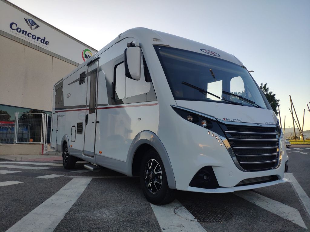 Integral Motorhome LMC Explorer Comfort I 735 G in Sale Occasion ...